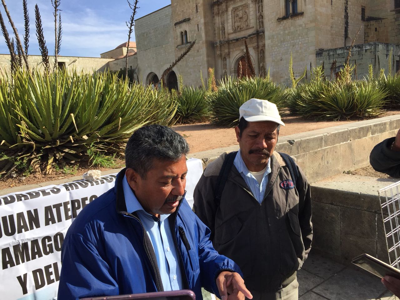 Pide justicia César Manzano quien fue desterrado de su comunidad.