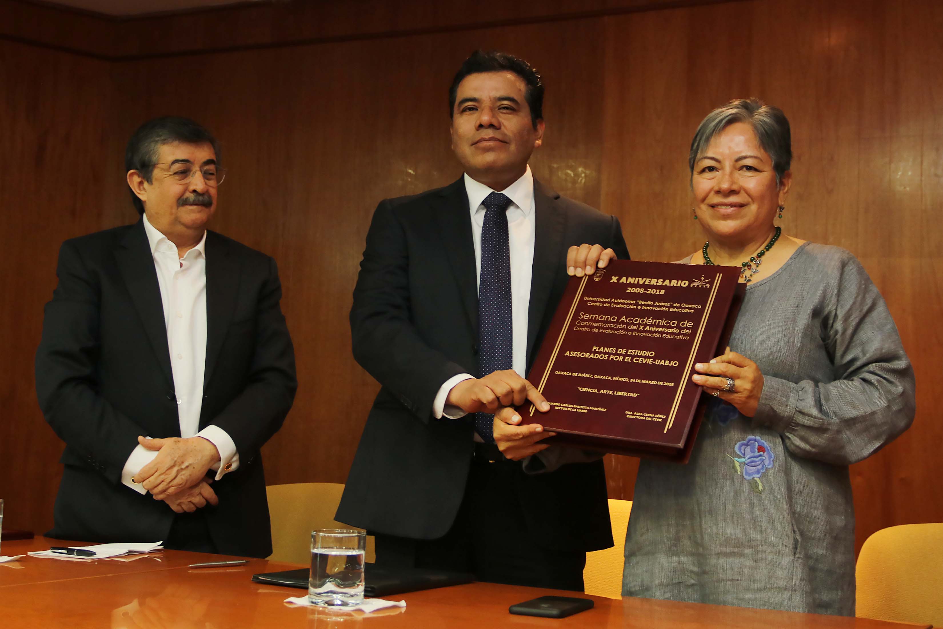 Exhorta Rector de UABJO a universitarios a mantener el pensamiento crítico