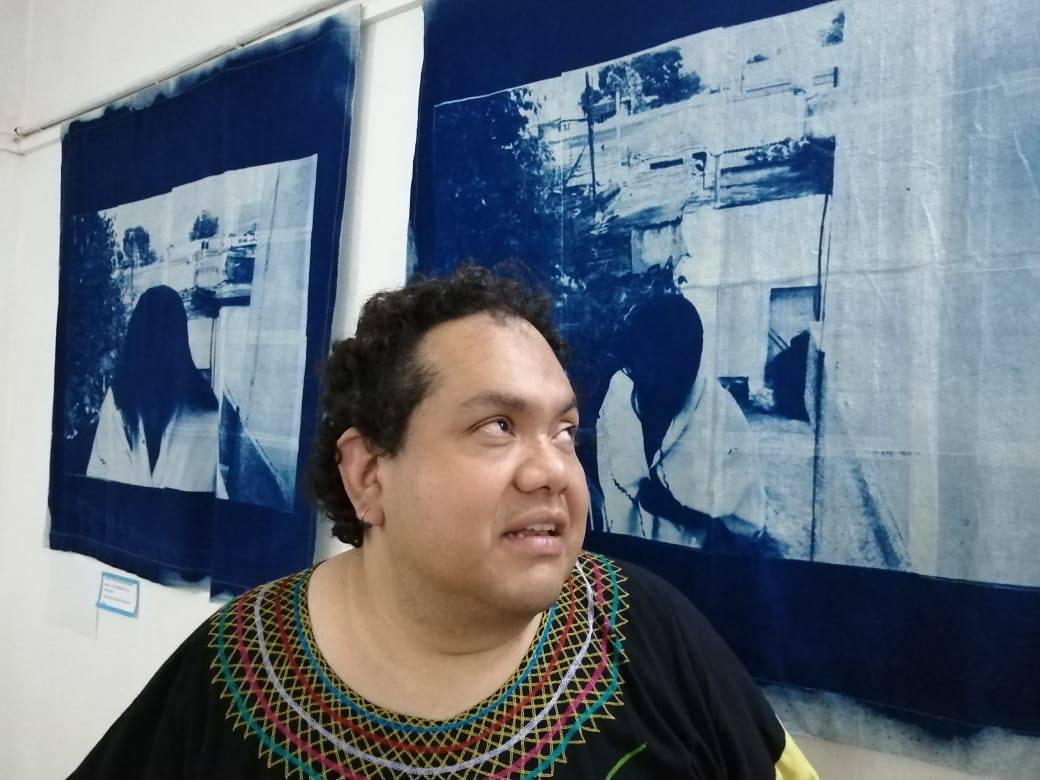 Presenta artista Pedro Miranda el “Manual del discapacitado perfecto”